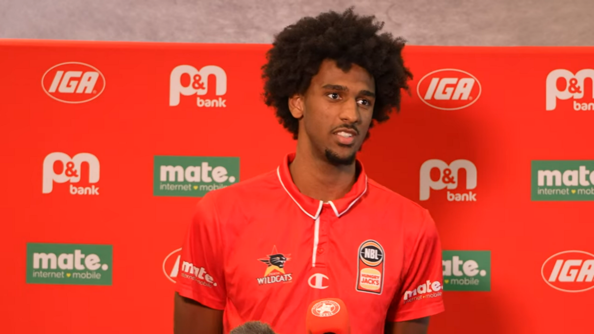 Alexandre Sarr découvre la « jungle » du monde professionnel et ne pense pas encore à la Draft ...