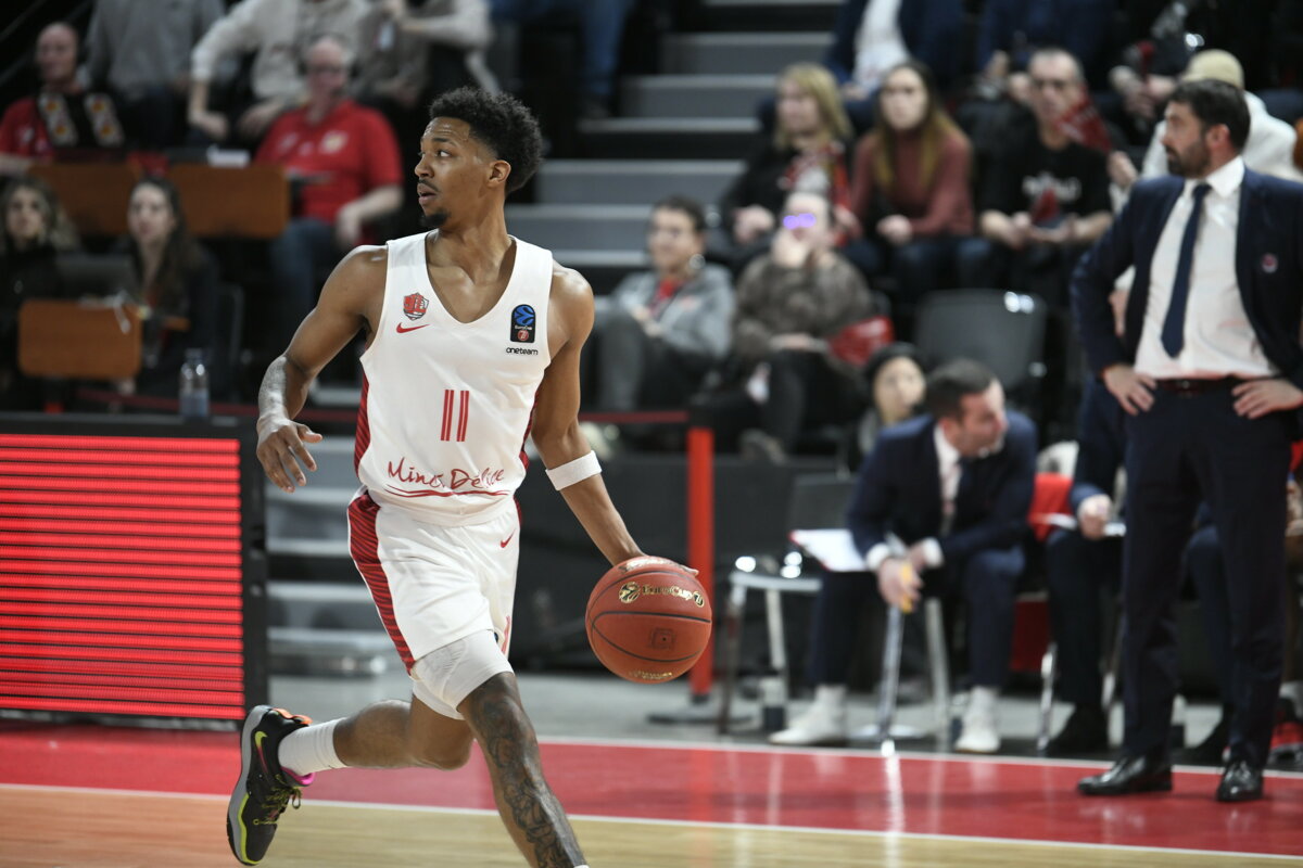 Jordan Floyd et la JL Bourg coulent Venise - BeBasket