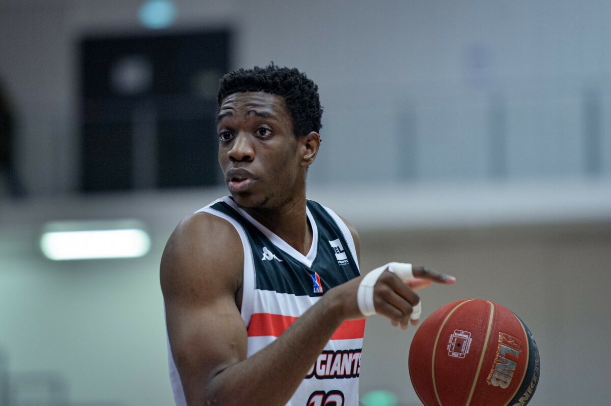 Essomé Miyem file à Denain - BeBasket