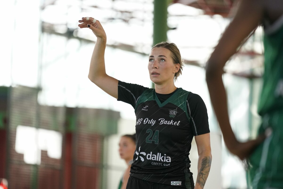 L’internationale ukrainienne Olga Maznichenko signe à Orly - BeBasket