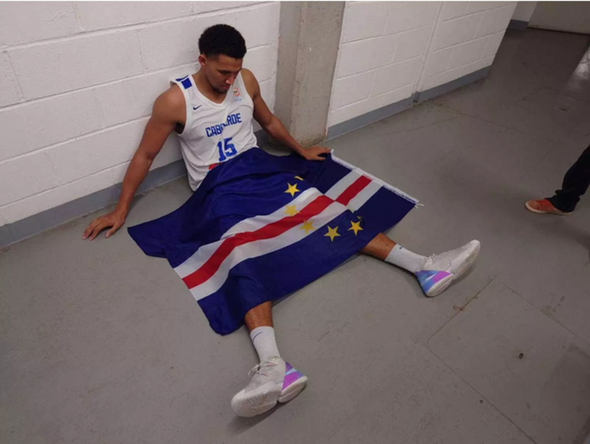 Les univers parallèles de Kevin Coronel, d'une probable relégation en ...