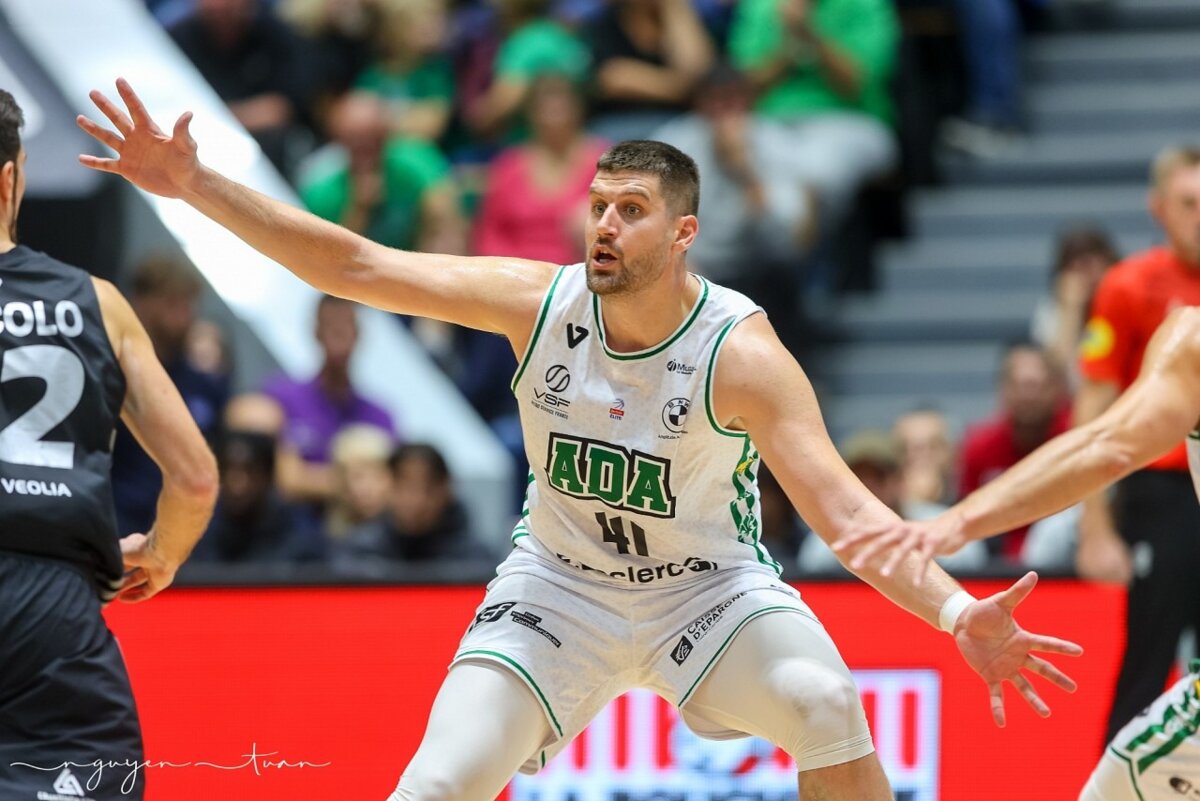 Djordje Gagic file en Lituanie - BeBasket