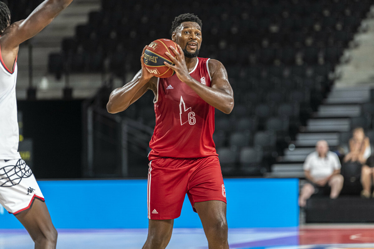 Orléans tient enfin son pivot ! Junior Mbida signe son retour - BeBasket