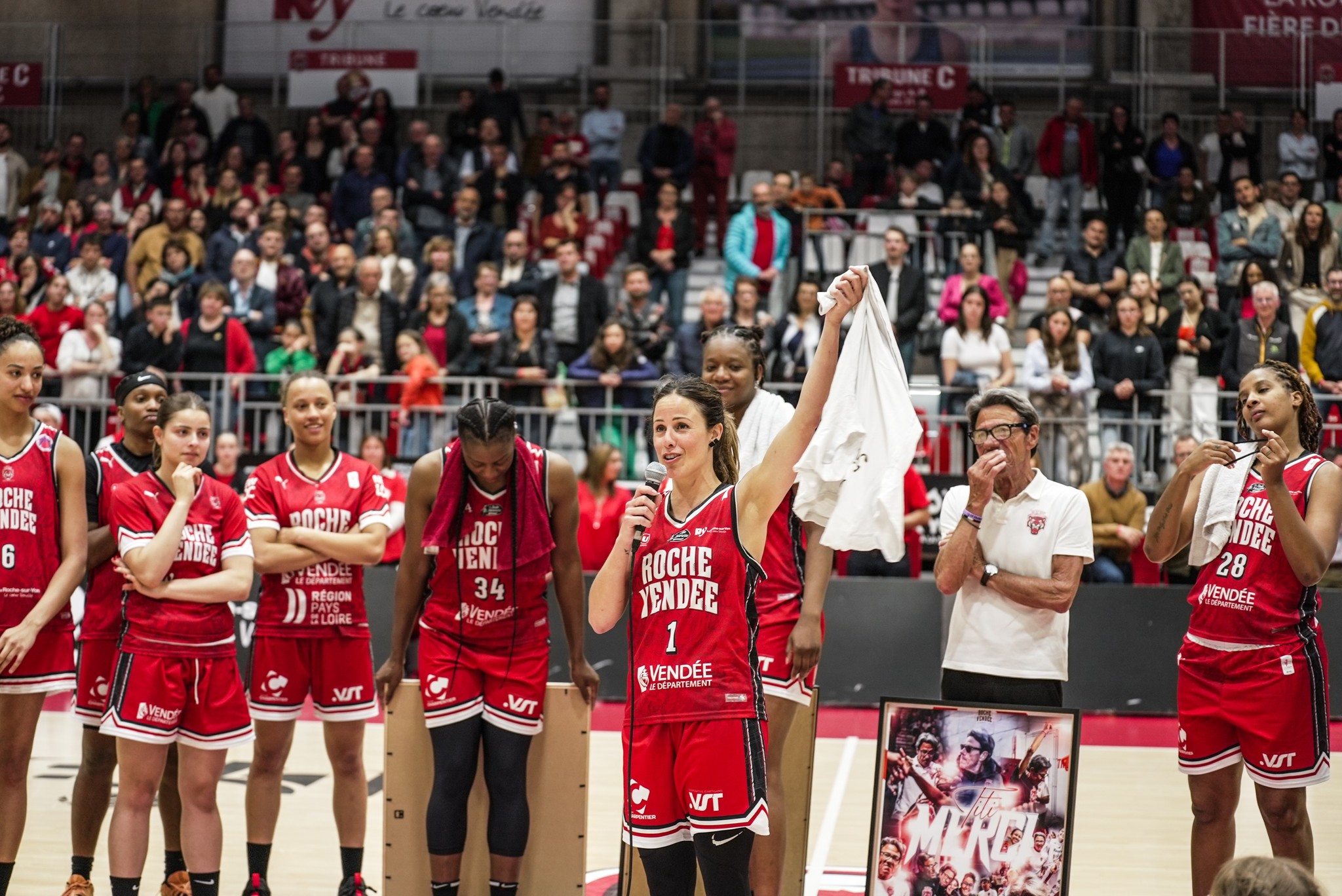 Après 20 ans de carrière, Ana Suarez met un terme à sa carrière ...