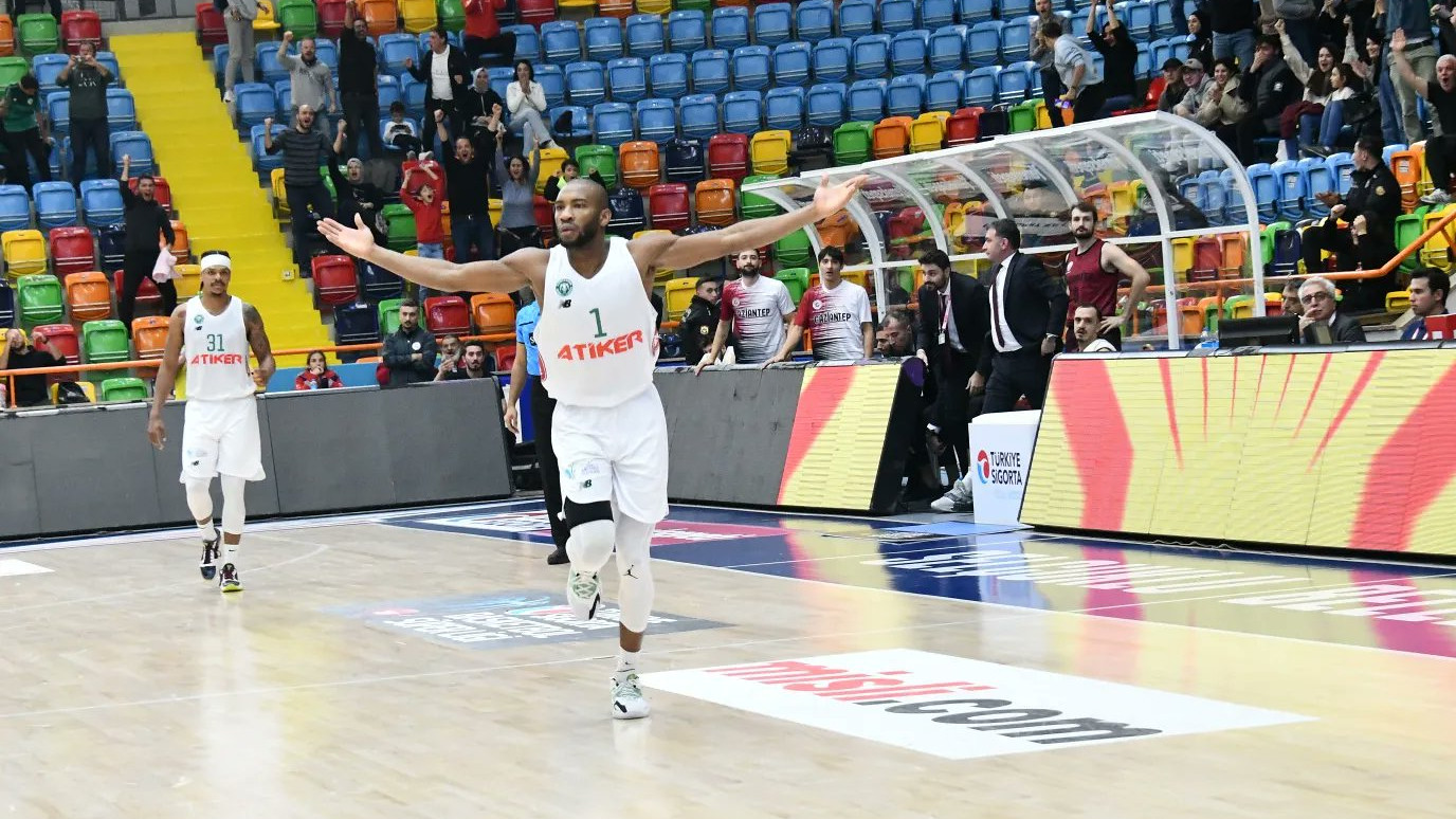 [Vidéo] Le buzzer beater de Rasheed Sulaimon en Turquie - BeBasket