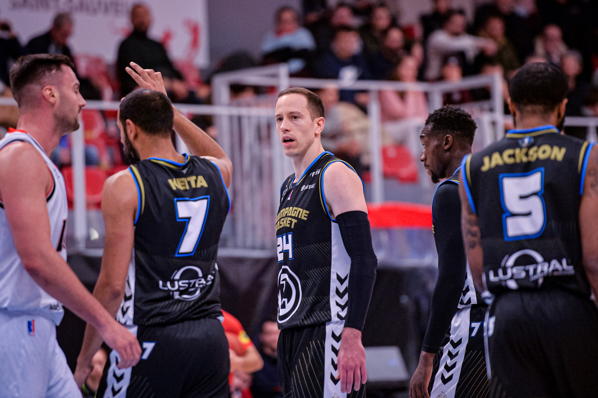 Entre régression sportive et crise structurelle, le grand écart du ...