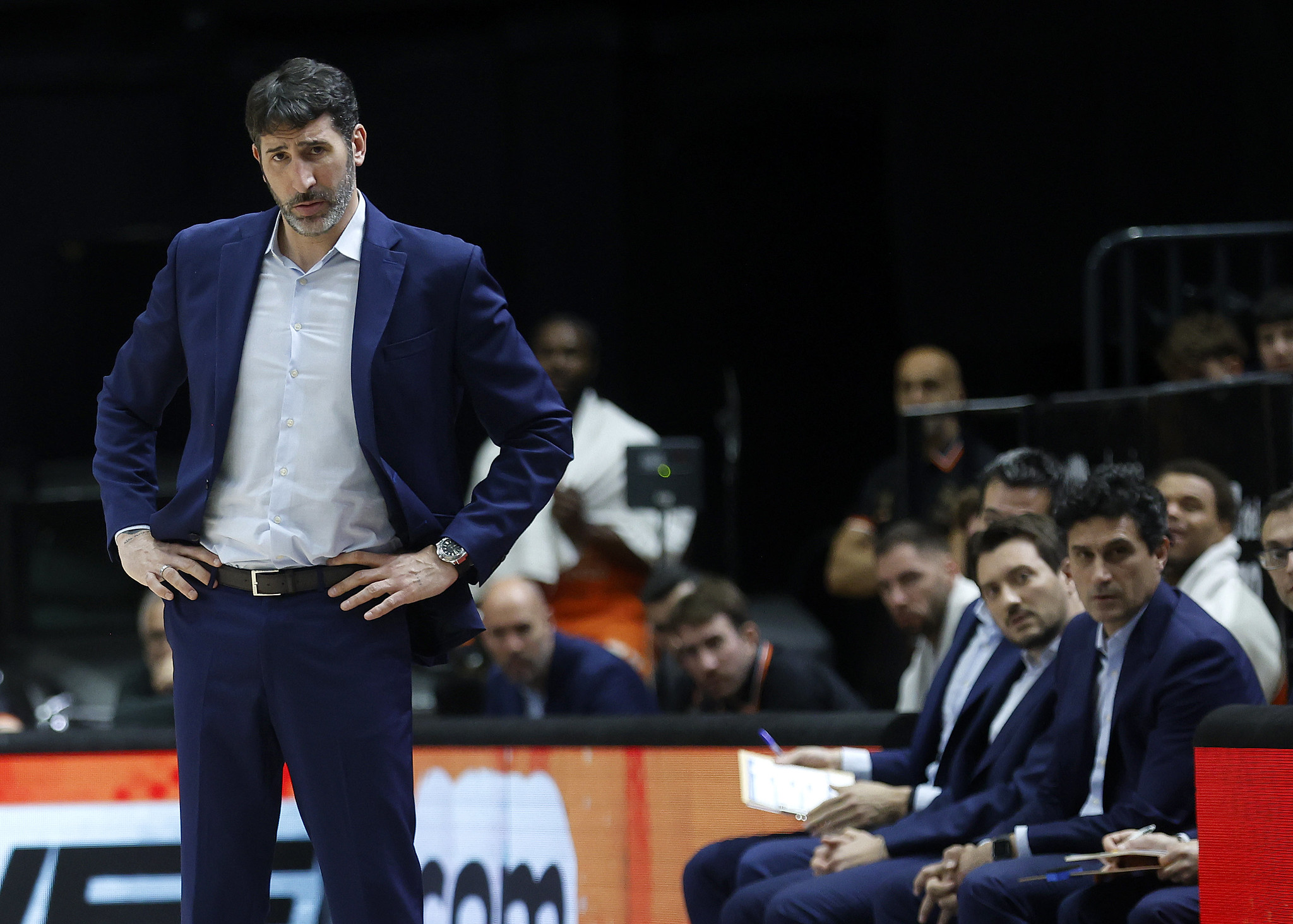 Alex Mumbru successeur de Gordon Herbert à la tête de la sélection ...