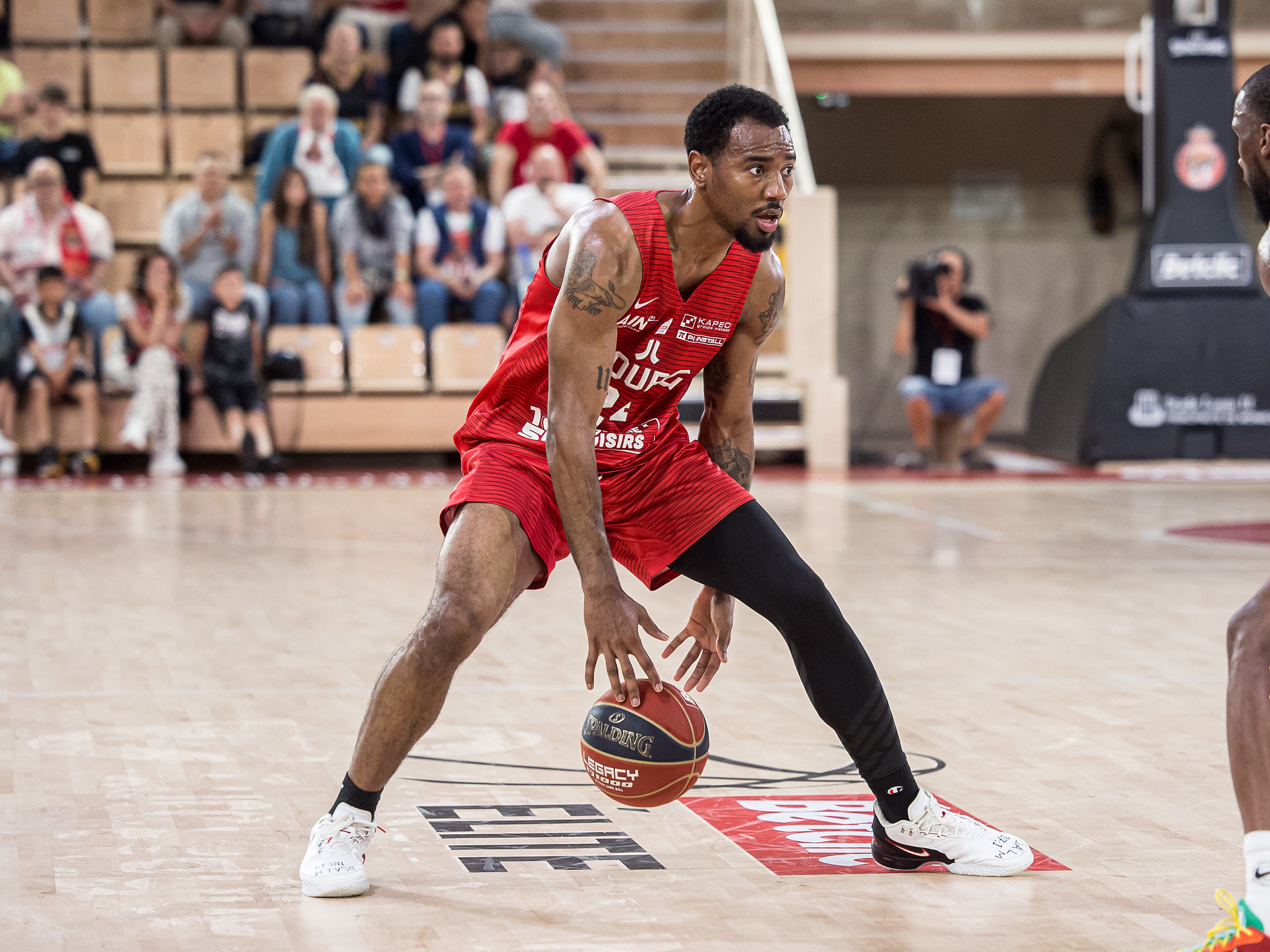 L'ASVEL discute avec Isiaha Mike - BeBasket