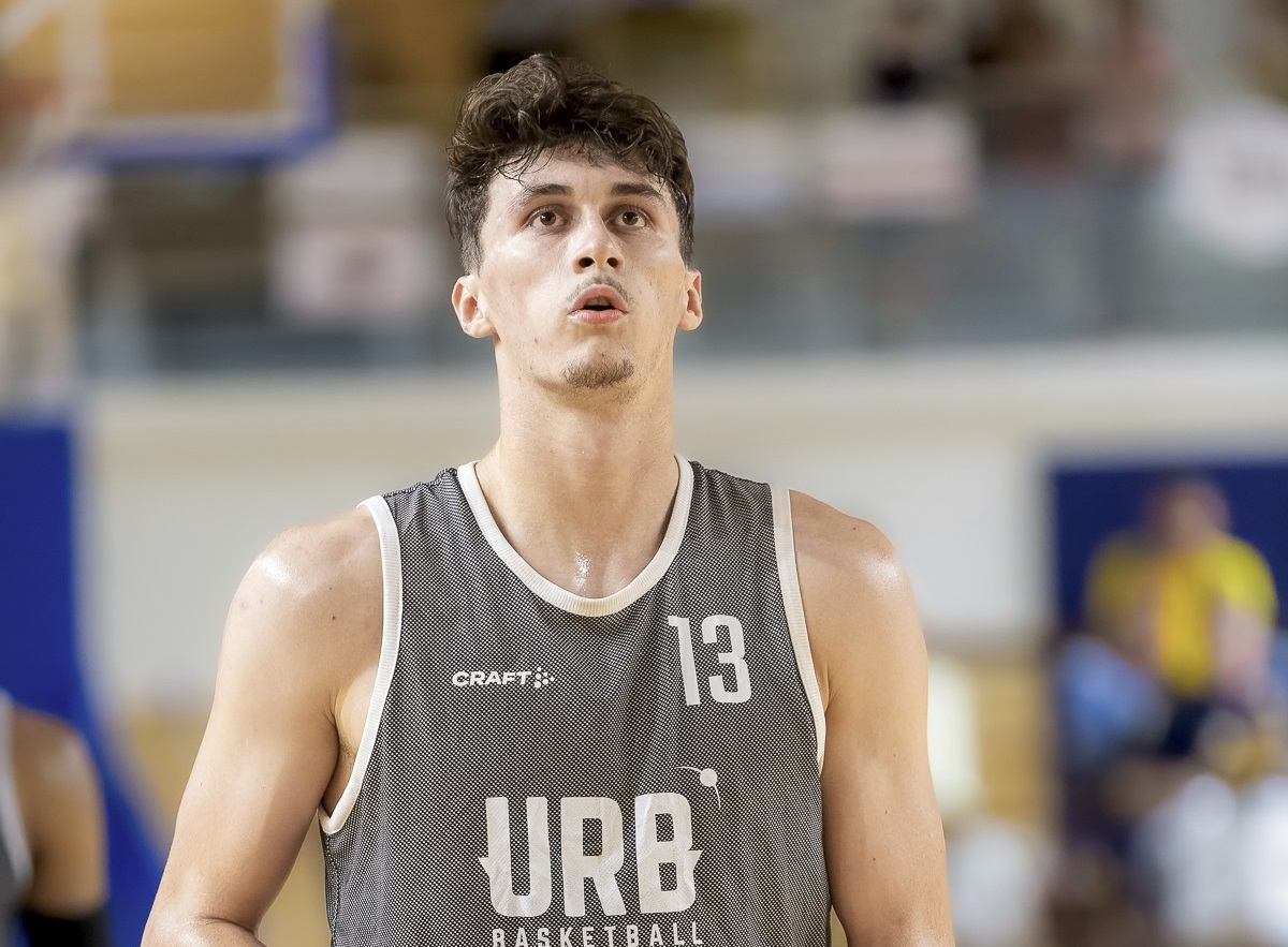 Adrien Sclear suit Pascal Thibaud à Lorient - BeBasket