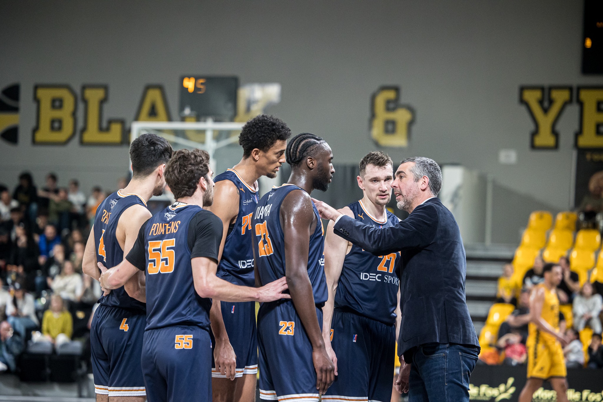 Poitiers veut prolonger son coach Andy Thornton-Jones - BeBasket