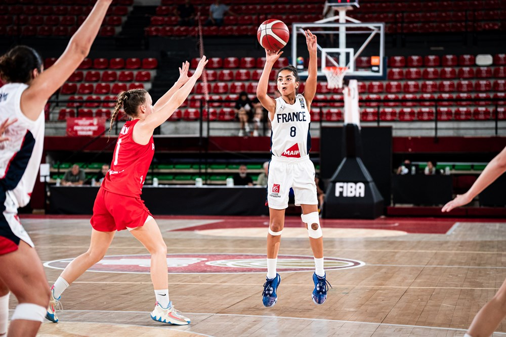 [Vidéo] Les 17 points d'Emma Broliron (14 ans) en quart de finale de l'EuroBasket U16 - BeBasket