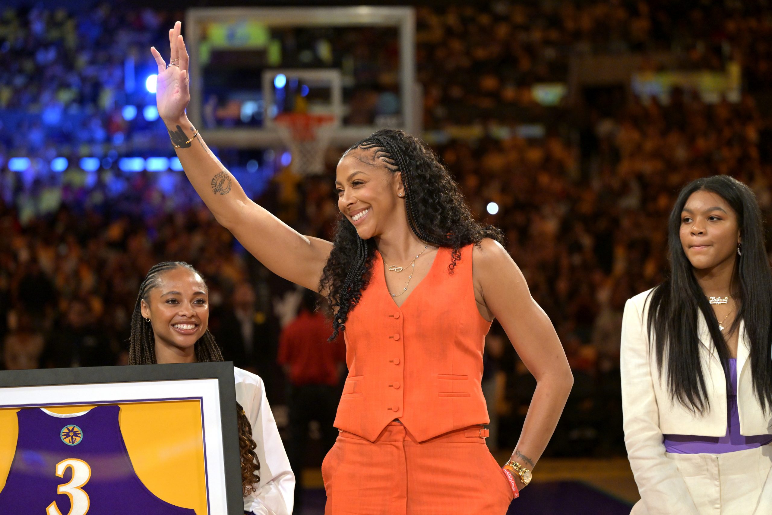 Candace Parker honorée par les Sparks avec le retrait de son maillot ...