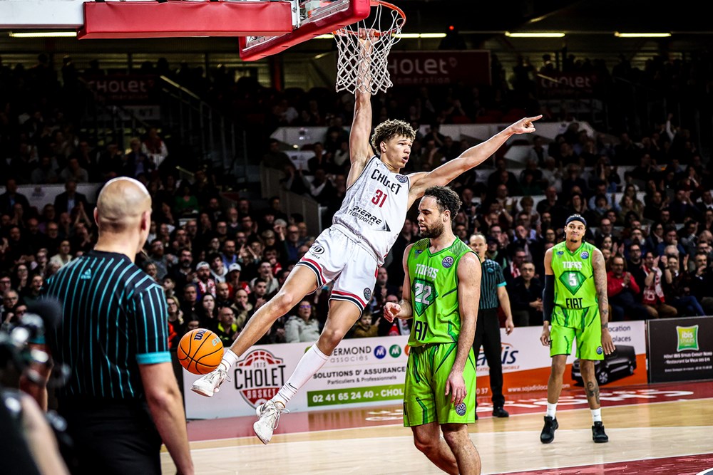 Cholet bat Tofas Bursa et maintient Strasbourg en vie - BeBasket