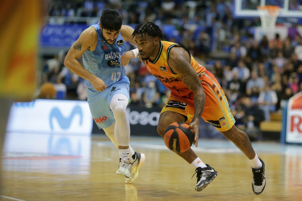 Chris Jones (Valence) touché au genou - BeBasket