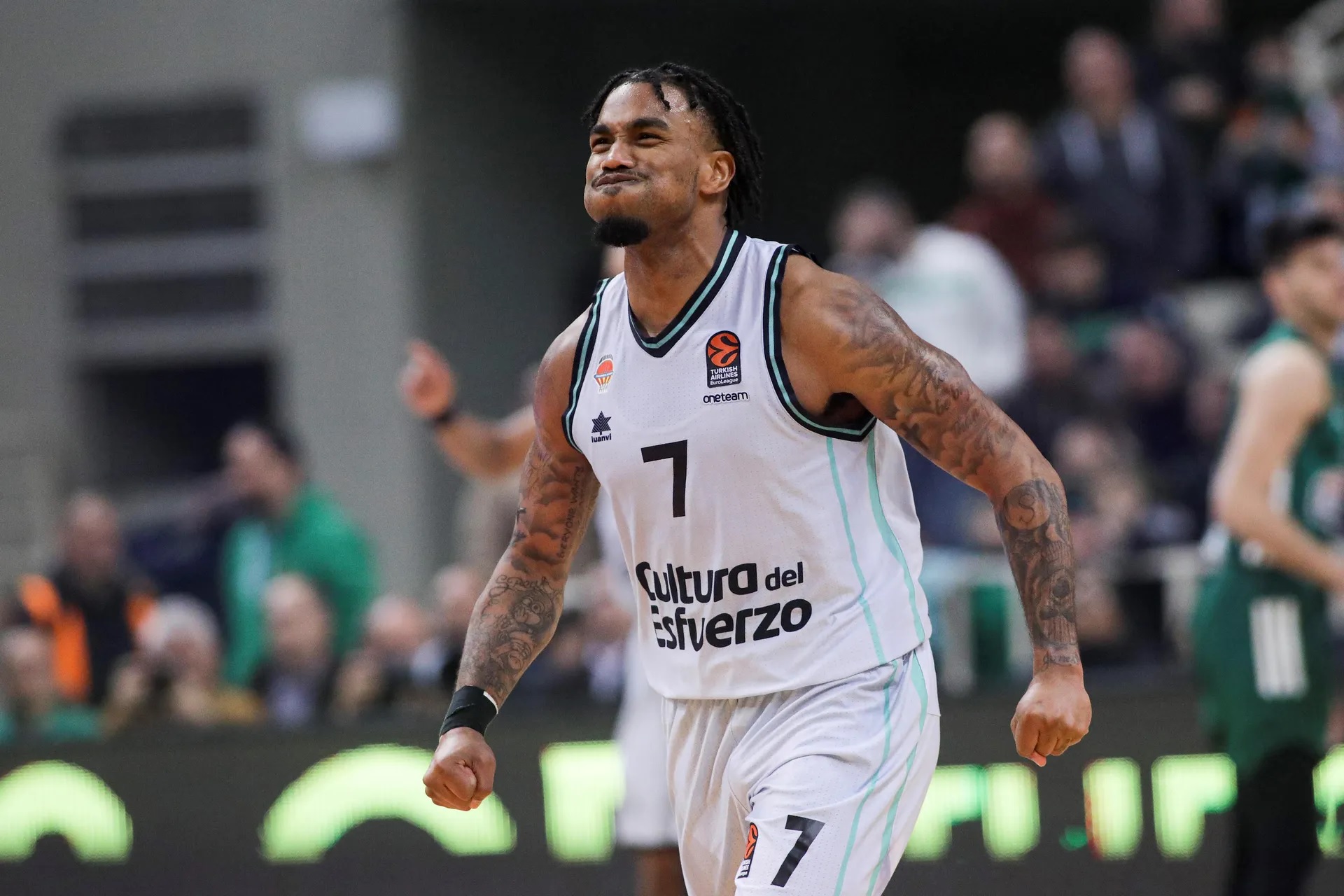 [Vidéo] L'énorme buzzer-beater de Chris Jones (Valence) chez le ...