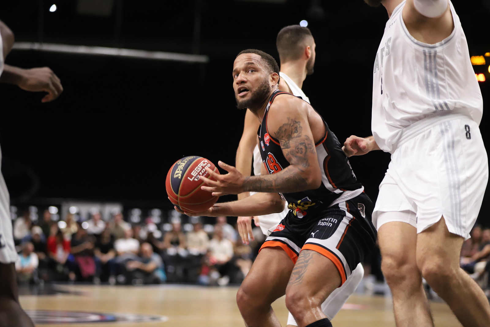 DeVante' Jones, vexé d'être hors course pour le titre de MVP, se venge ...