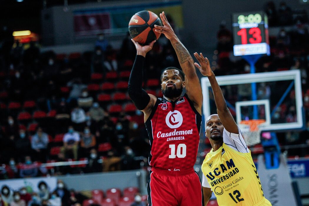 En pleurs, l'ancien Strasbourgeois Omar Cook (40 ans) annonce sa ...