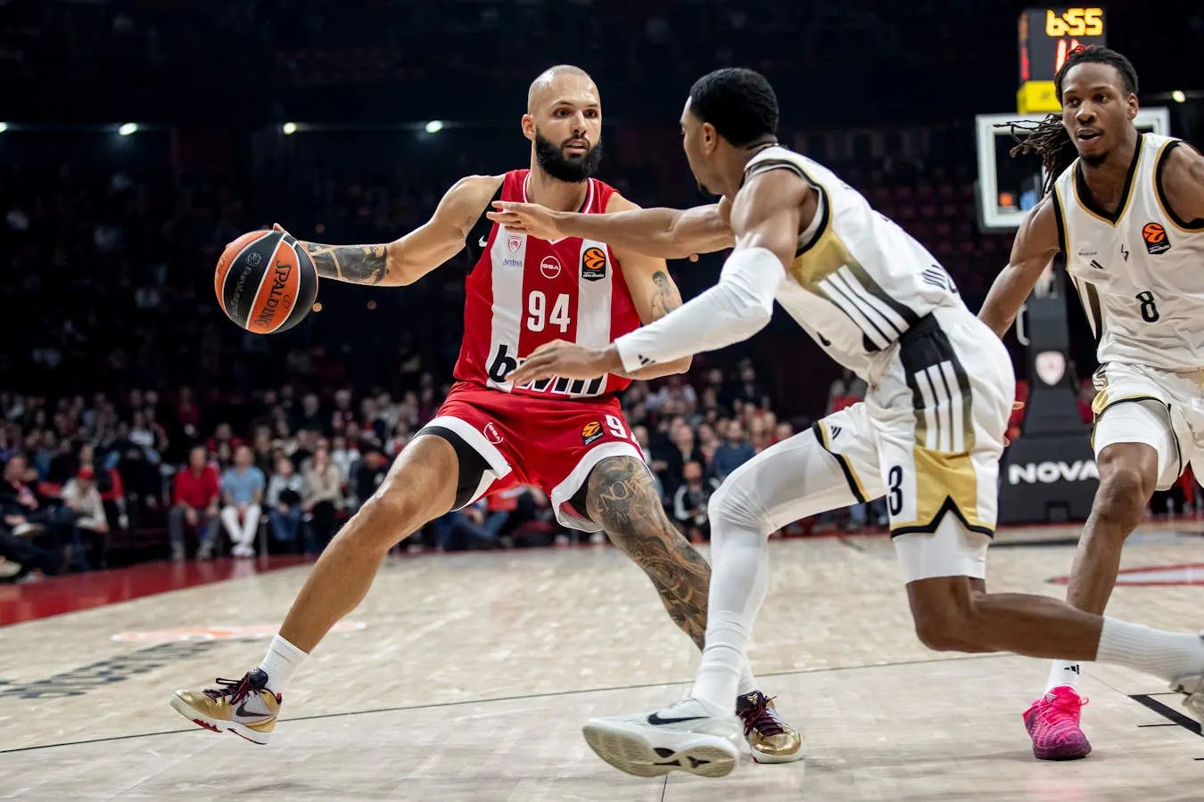 21 points at 7/10 from 3-point range: Evan Fournier leads Olympiacos in ...