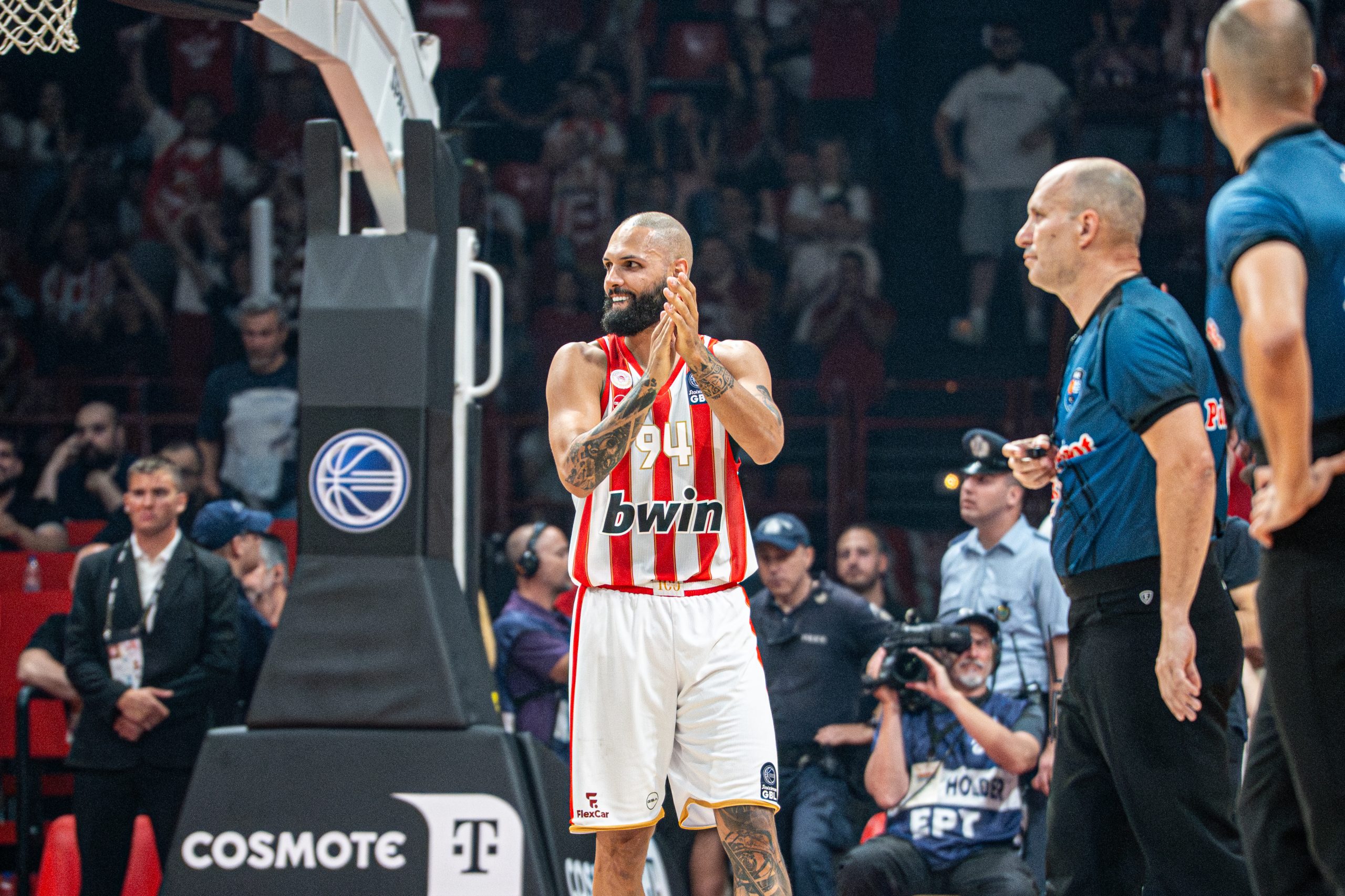 L’Olympiakos égalise dans la finale grecque, Evan Fournier et Moustapha ...