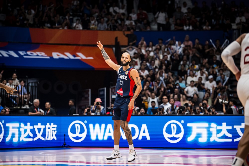 Evan Fournier soutient Vincent Collet : "Lui et son staff font vraiment ...