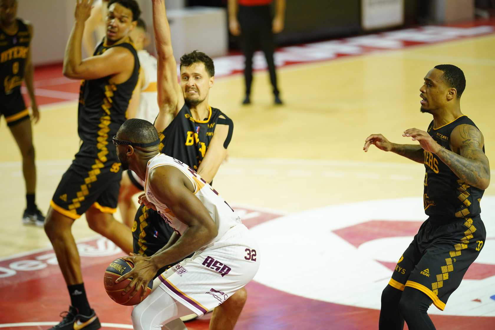 Fos-Provence gagne enfin après dix défaites de rang, Angers et sa ...