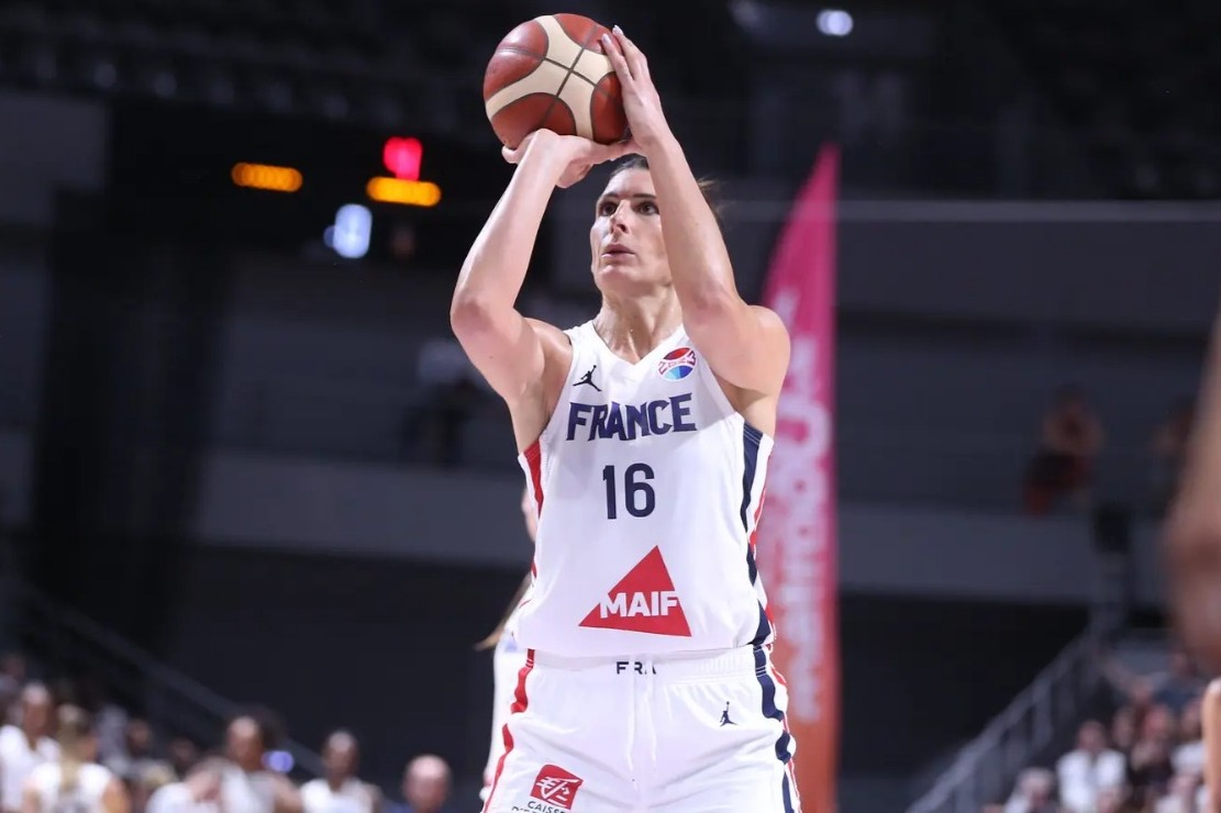 Retraitée des parquets, Héléna Ciak prépare sa "reconversion ...