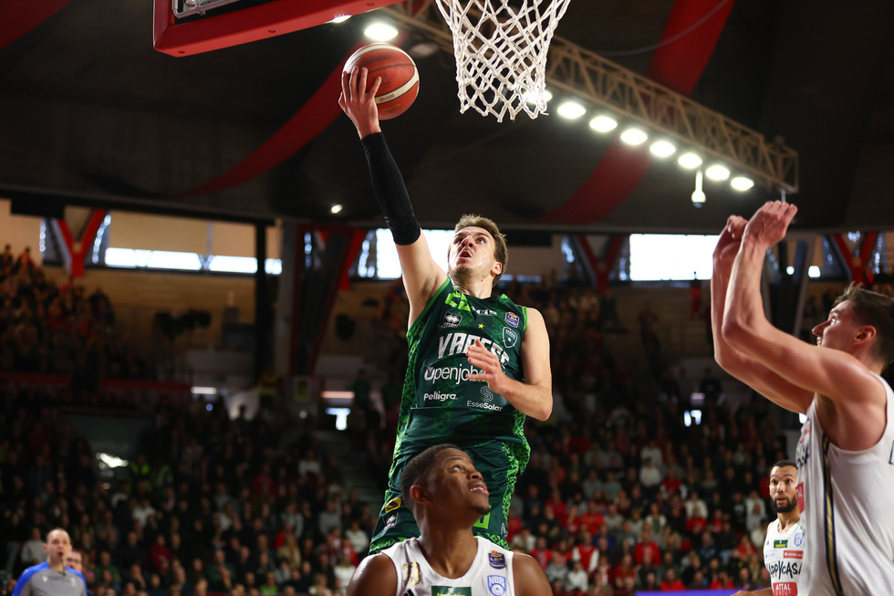 Hugo Besson confirme avec Varèse - BeBasket