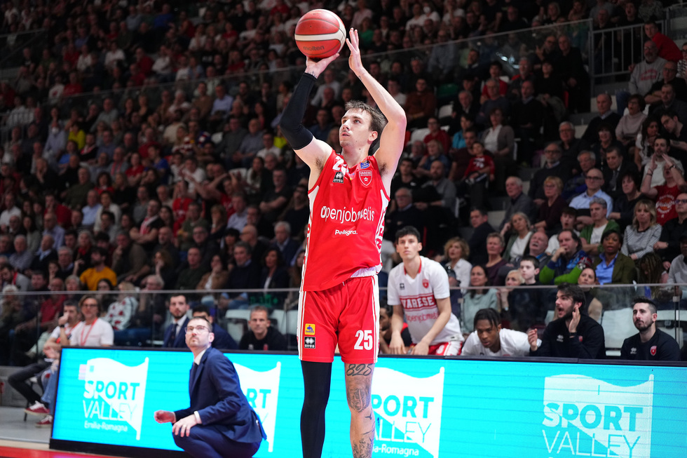 Hugo Besson monte à 23 points mais Varèse s'incline lourdement - BeBasket