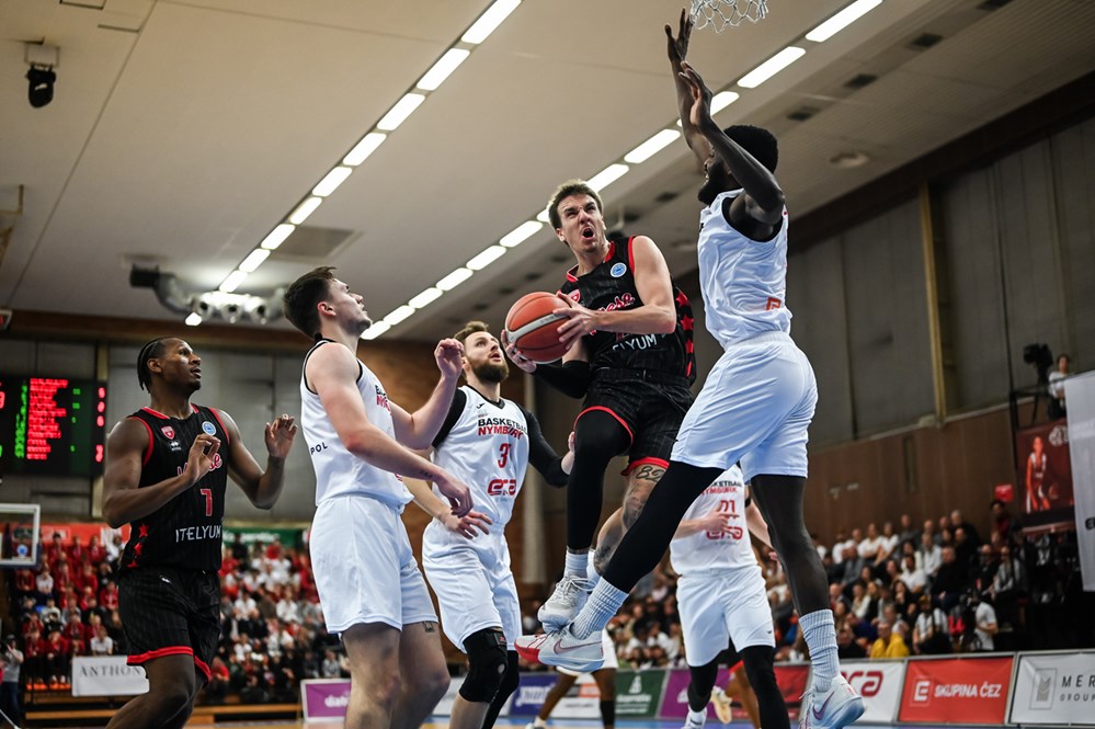 Hugo Besson et Varèse font un grand pas vers le dernier carré - BeBasket