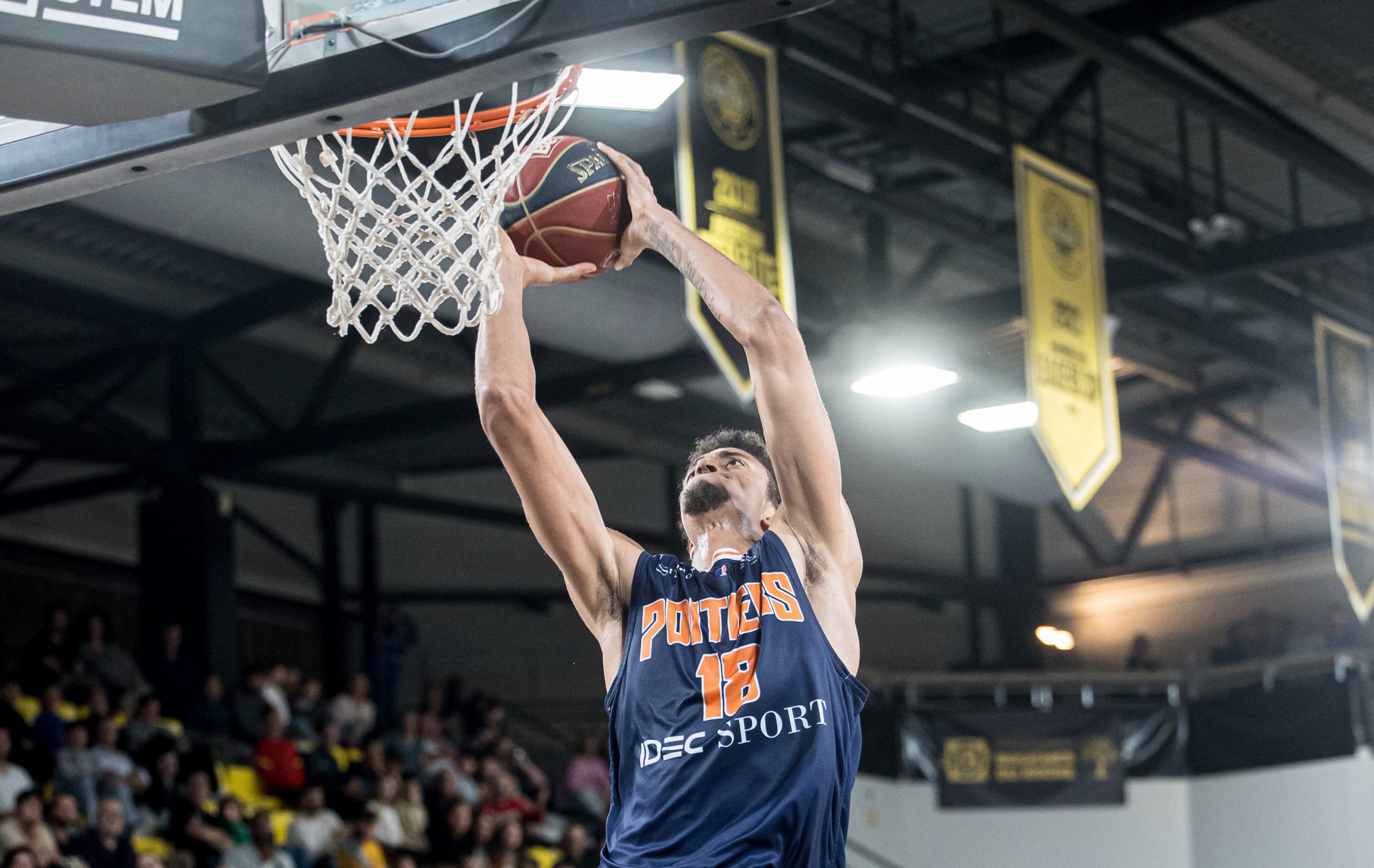 Jonathan Jeanne (Poitiers) encore époustouflant à Fos - BeBasket