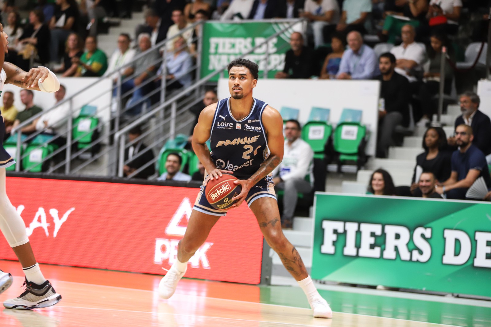 Jordan Tucker en danger à la Chorale de Roanne : Un départ imminent ...