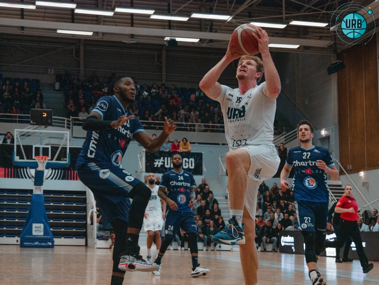 Rennes fait craquer Tours en fin de rencontre - BeBasket