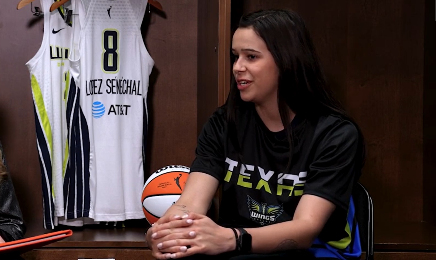 Après sa saison blanche en WNBA, Lou Lopez Sénéchal va lancer sa ...
