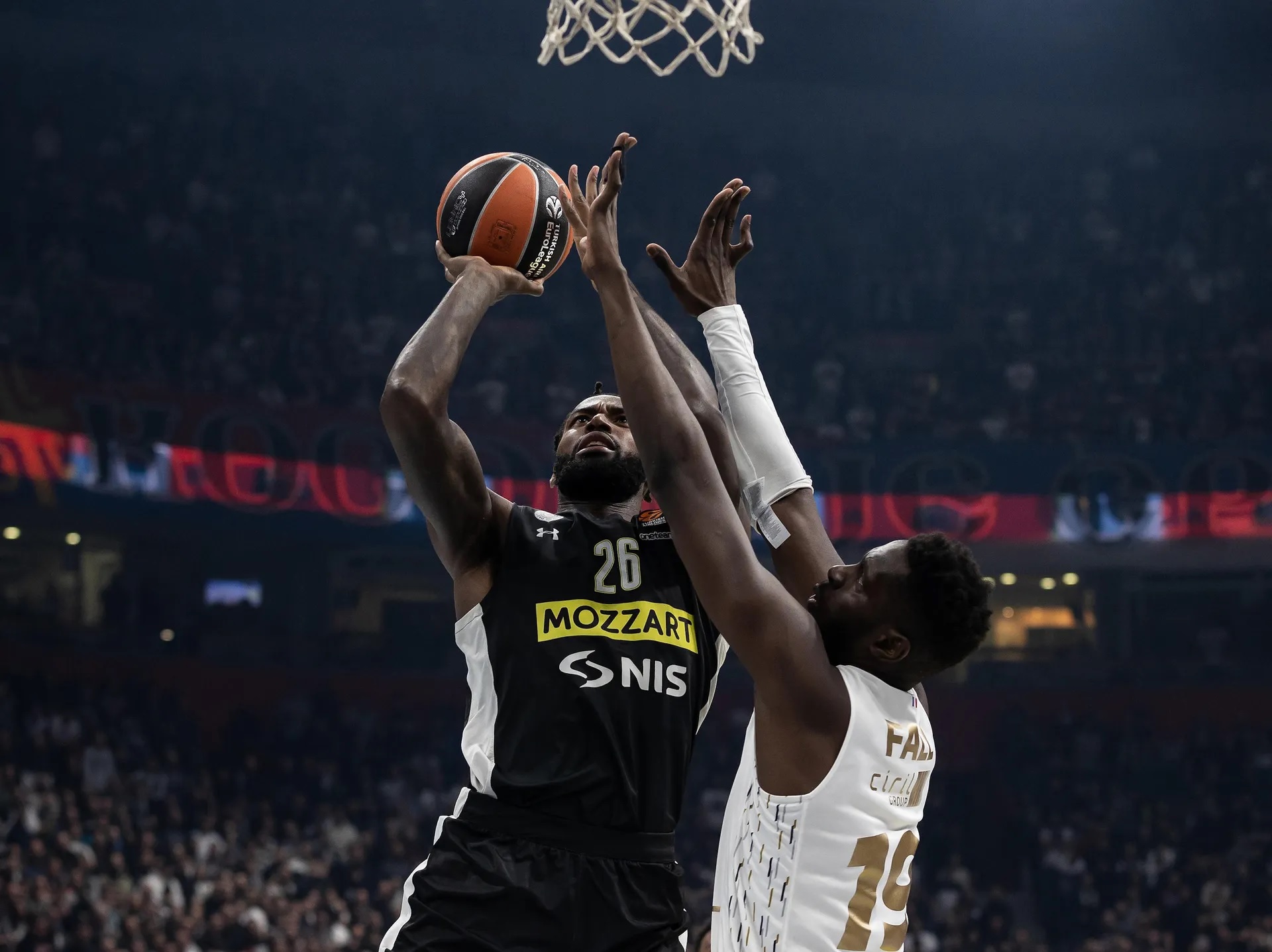 [Vidéo] Un jour dans la vie de Mathias Lessort - BeBasket