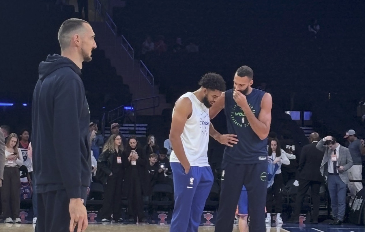 Rudy Gobert retrouve Karl-Anthony Towns pour son vrai premier match de ...