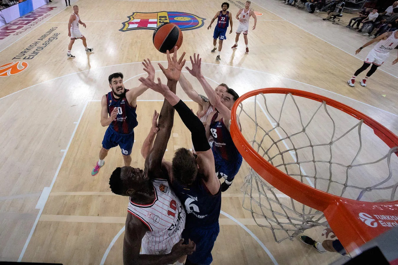 L'Olympiakos d'un important Moustapha Fall s'impose à Barcelone - BeBasket