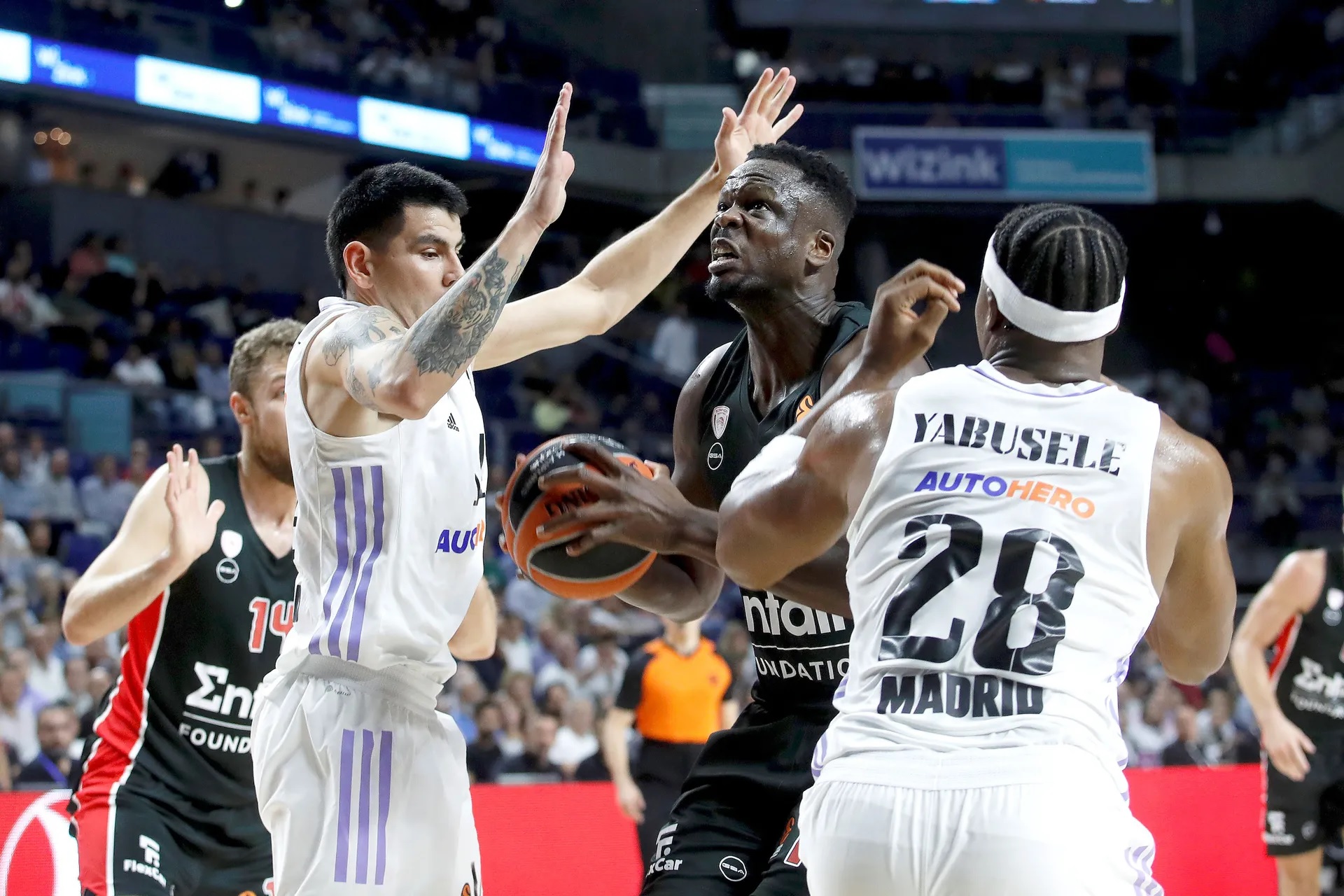 [Vidéo] Les 7 passes décisives de Moustapha Fall (record) - BeBasket