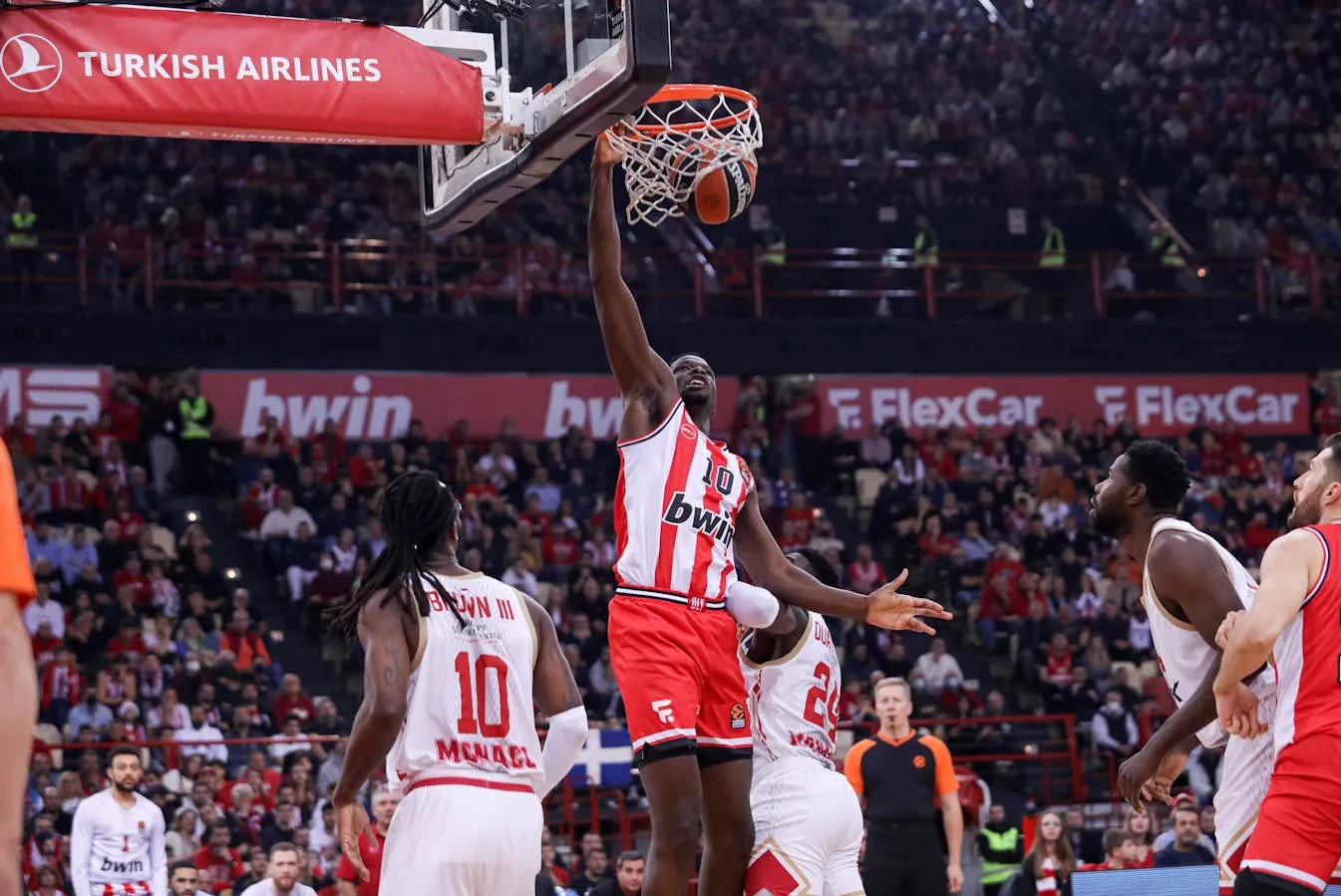 Moustapha Fall de retour à l'entraînement avec l'Olympiakos - BeBasket
