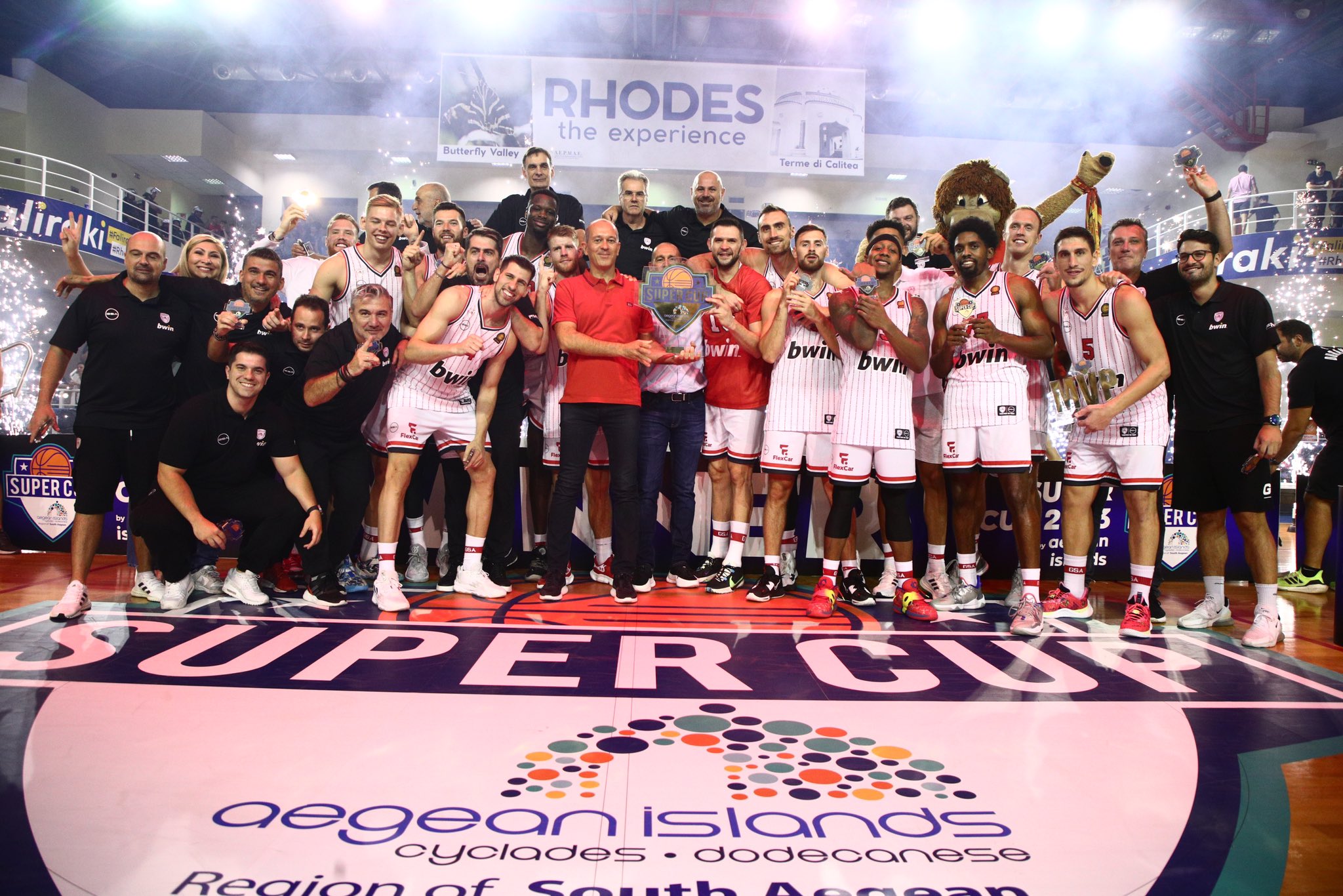 L'Olympiakos de Moustapha Fall remporte la SuperCoupe de Grèce 2023 ...