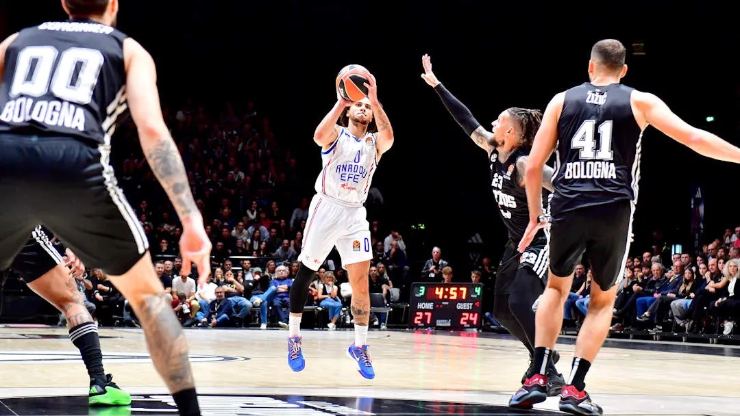Cordinier et la Virtus battus par l'Anadolu Efes de Poirier et Beaubois ...