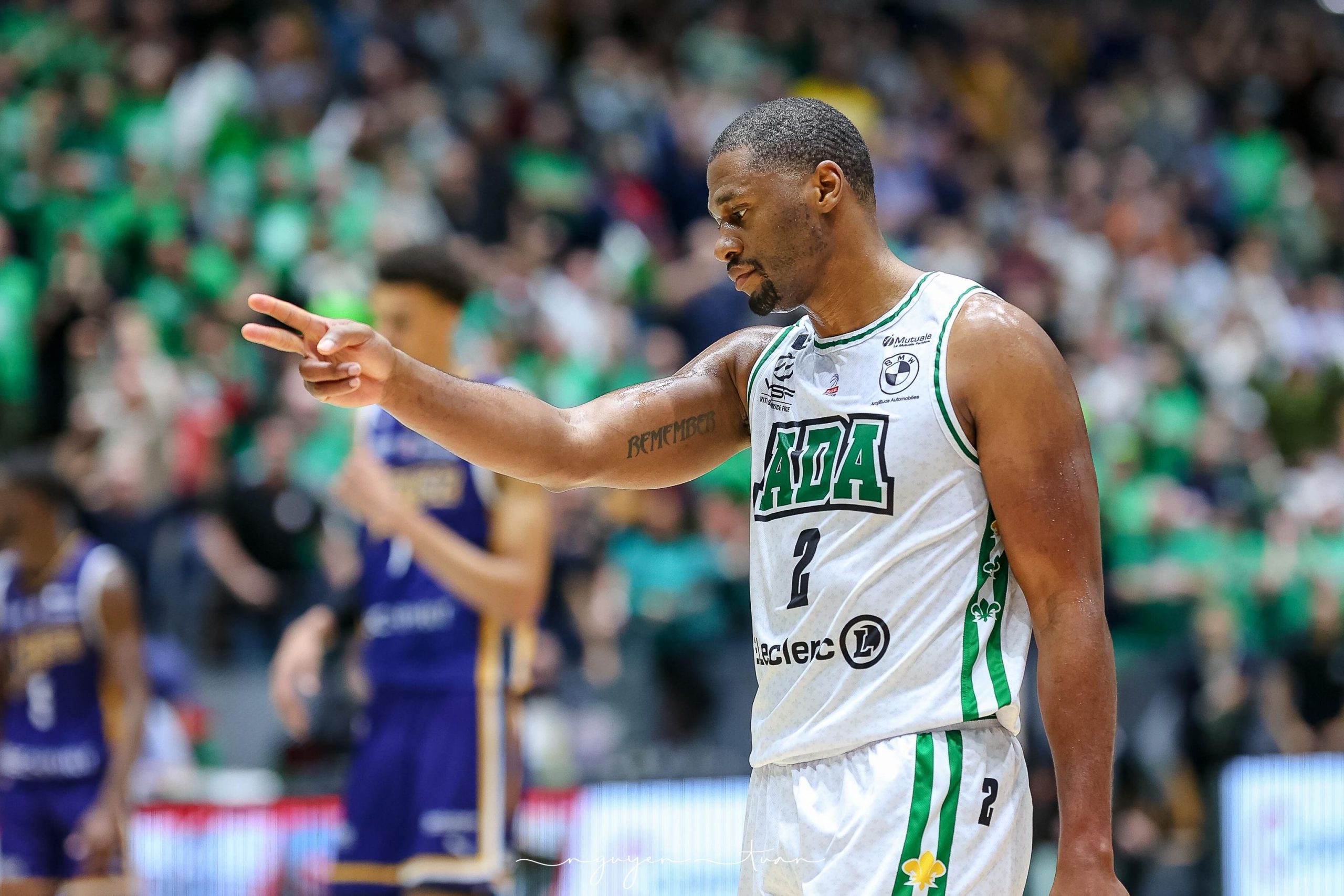 Tyren Johnson continue d'écrire sa légende blésoise : "Ce panier s ...