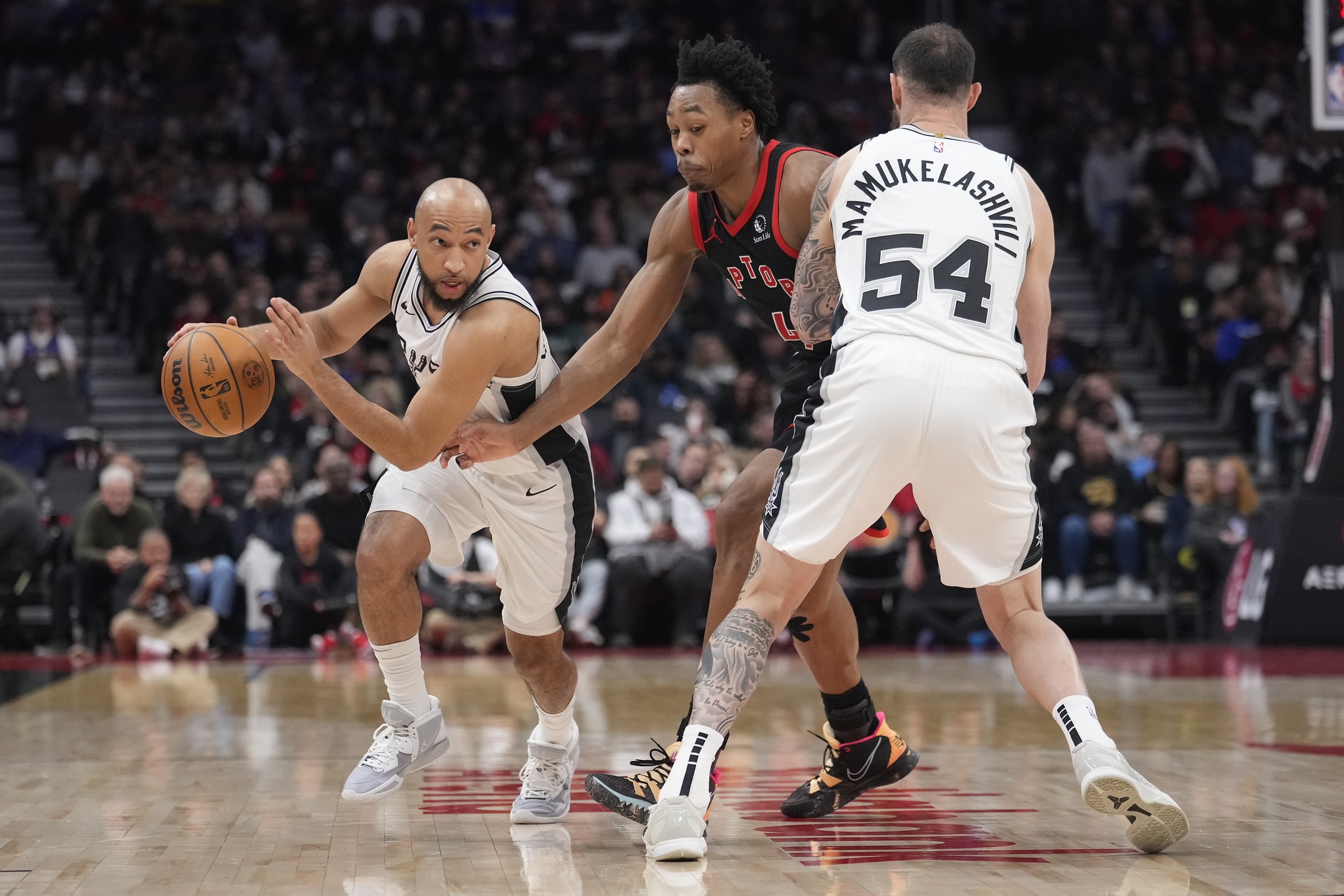 Les Spurs conservent un vétéran pour seconder De'Aaron Fox et Victor ...