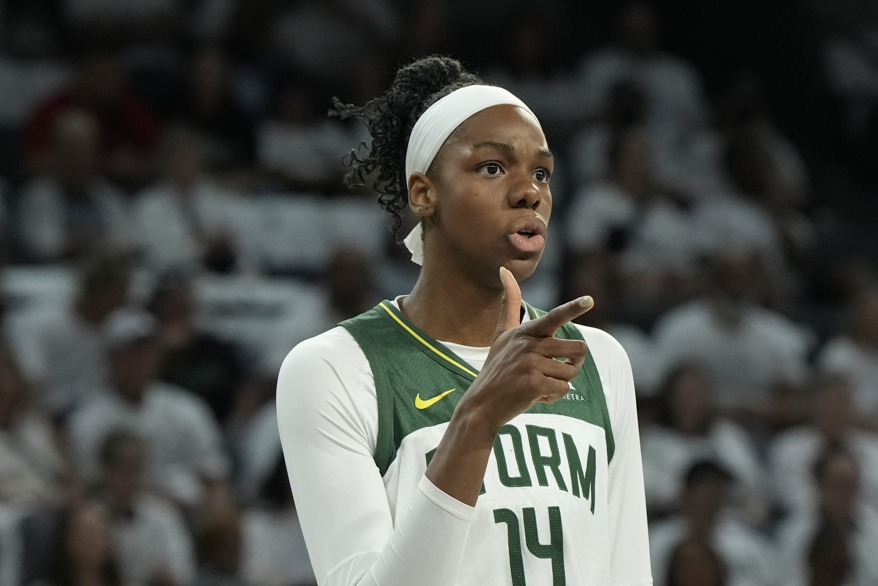 Dominique Malonga rejoint Paige Bueckers au Breeze dans la ligue ...