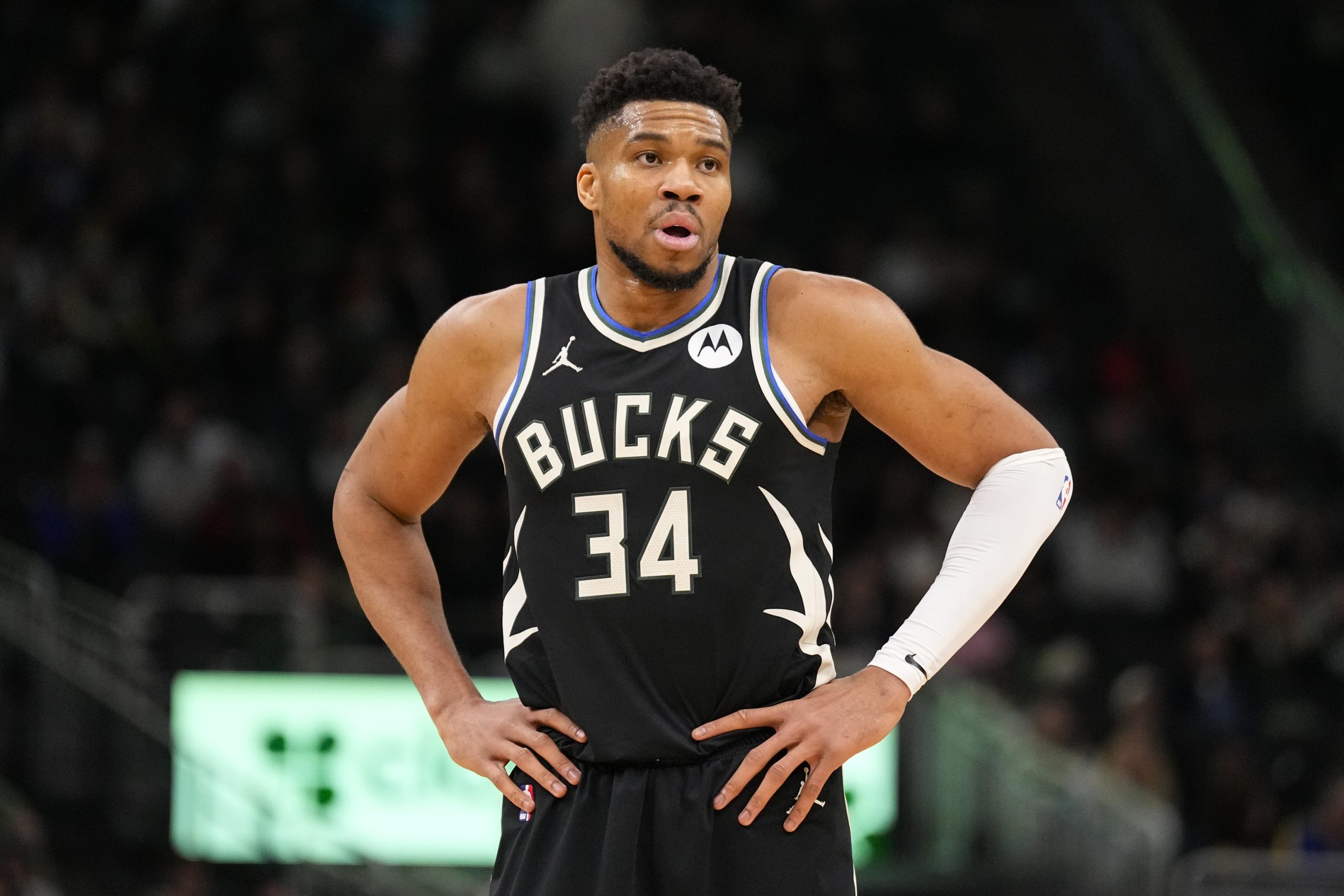 Giannis Antetokounmpo out 4 to 6 weeks after new calf injury - BeBasket