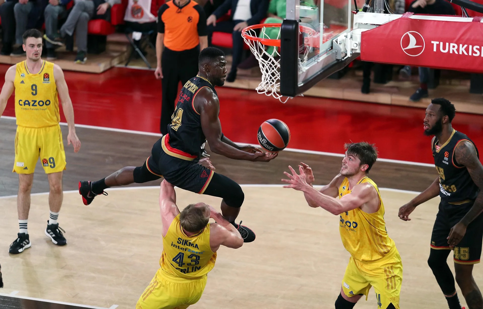 Yakuba Ouattara bat son record en EuroLeague mais finit sur le banc ...