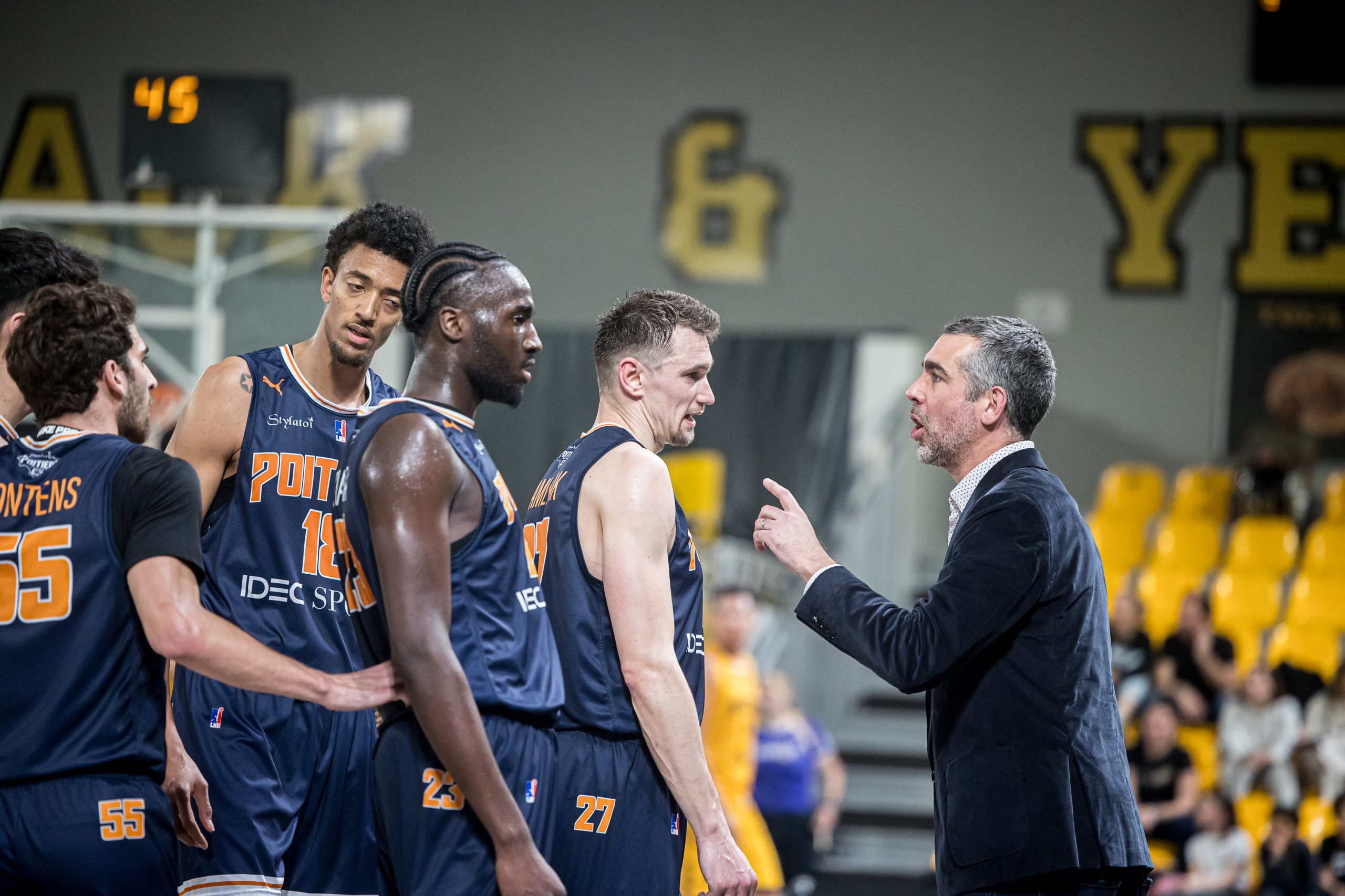 Andy Thornton-Jones va rester deux ans de plus à Poitiers - BeBasket